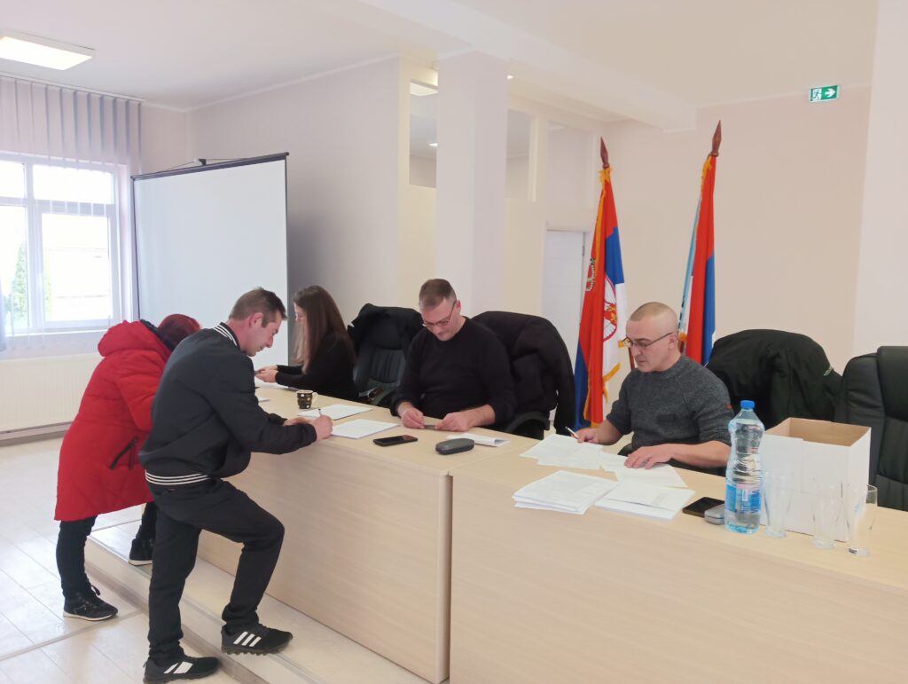 POTPISANI UGOVORI SA 14 PROTIVGRADNIH STRELACA | Tv Kladovo POTPISANI UGOVORI SA 14 PROTIVGRADNIH STRELACA | Tv Kladovo
